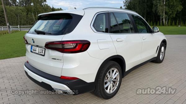 White BMW X5 2022 in Johvi, with an engine capacity of 3.00 L and mileage of 70 thousand km for 55000 €, photo 4 on AUTOMOTO.COM.LV