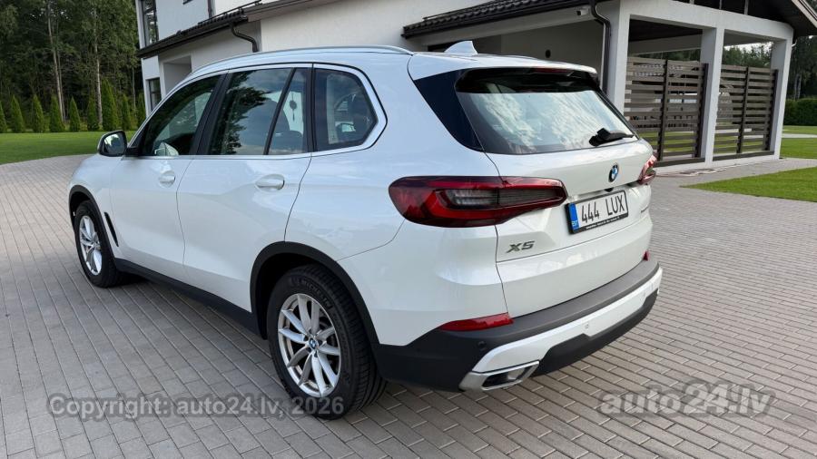White BMW X5 2022 in Johvi, with an engine capacity of 3.00 L and mileage of 70 thousand km for 55000 €, photo 7 on AUTOMOTO.COM.LV