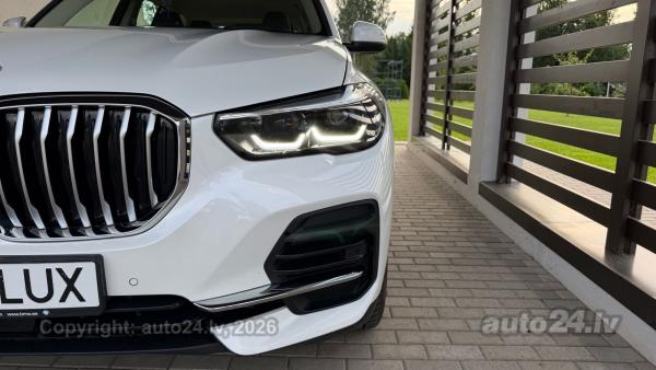 White BMW X5 2022 in Johvi, with an engine capacity of 3.00 L and mileage of 70 thousand km for 55000 €, photo 8 on AUTOMOTO.COM.LV