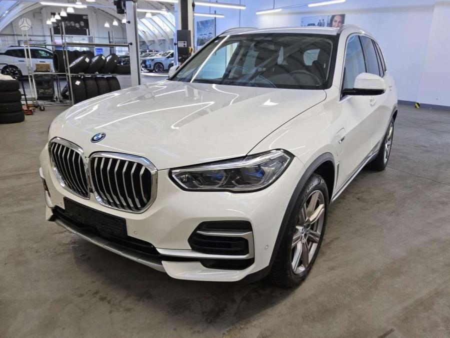 Balts BMW X5 2022 Viļņa, ar dzinēja tilpumu 3.00 L un nobraukumu 112 tūkst. km par 43777 €, foto 1 vietnē AUTOMOTO.COM.LV