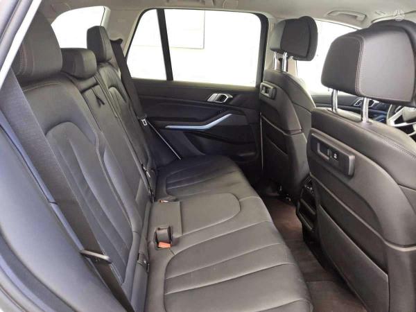 White BMW X5 2022 in Vilnius, with an engine capacity of 3.00 L and mileage of 112 thousand km for 43777 €, photo 7 on AUTOMOTO.COM.LV