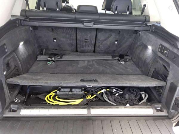 White BMW X5 2022 in Vilnius, with an engine capacity of 3.00 L and mileage of 112 thousand km for 43777 €, photo 9 on AUTOMOTO.COM.LV