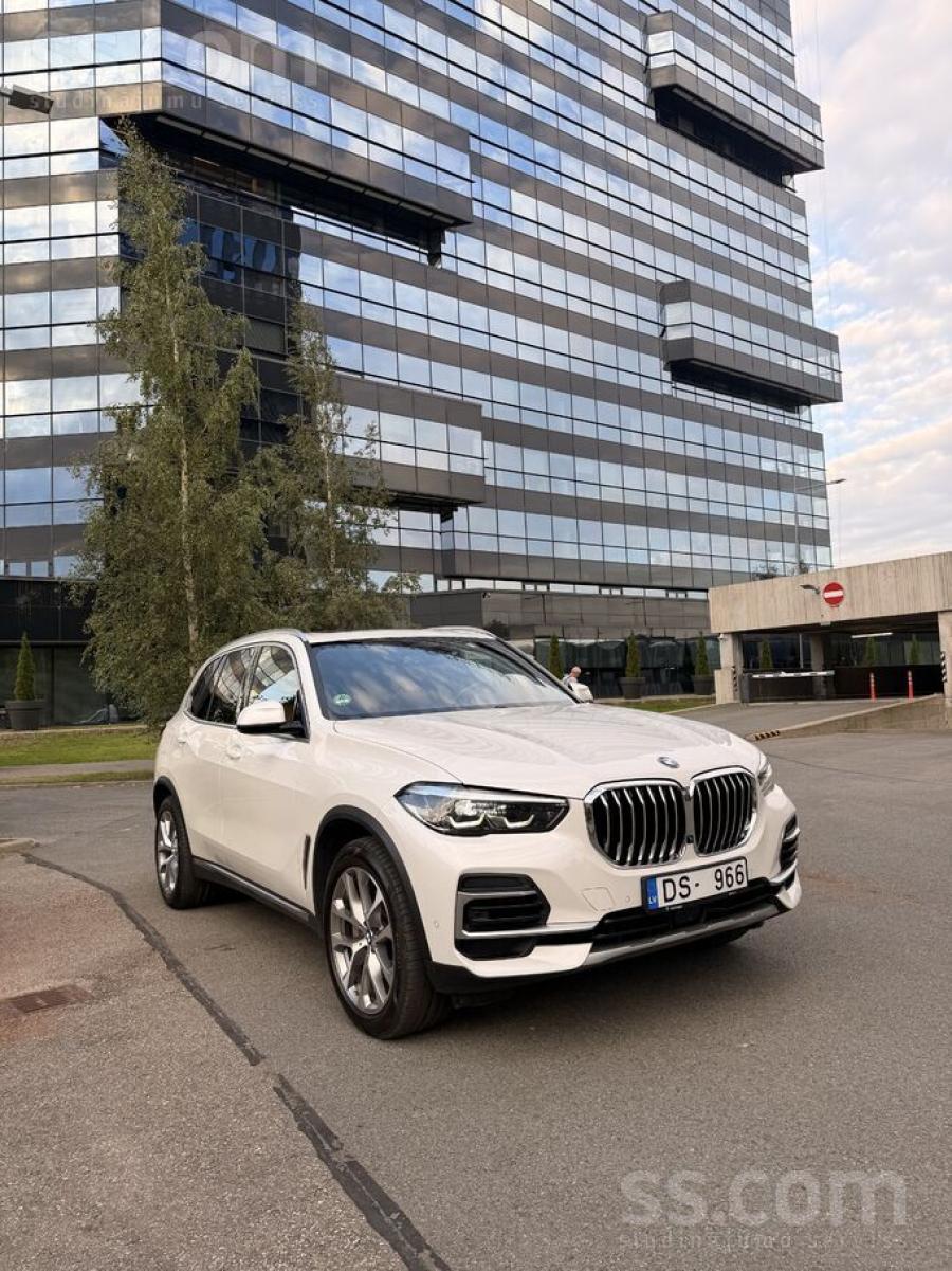 Balts BMW X5 2022 Rīga, ar dzinēja tilpumu 3.00 L un nobraukumu 75 tūkst. km par 49500 €, foto 1 vietnē AUTOMOTO.COM.LV