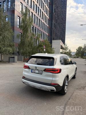 Balts BMW X5 2022 Rīga, ar dzinēja tilpumu 3.00 L un nobraukumu 75 tūkst. km par 49500 €, foto 4 vietnē AUTOMOTO.COM.LV