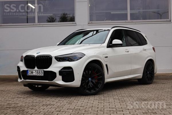Balts BMW X5 2022 Rīga, ar dzinēja tilpumu 3.00 L un nobraukumu 97 tūkst. km par 58995 €, foto 2 vietnē AUTOMOTO.COM.LV
