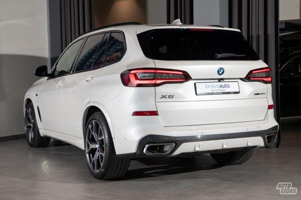 Balts BMW X5 2022 Kauņa, ar dzinēja tilpumu 3.00 L un nobraukumu 99 tūkst. km par 55471 €, foto 11 vietnē AUTOMOTO.COM.LV