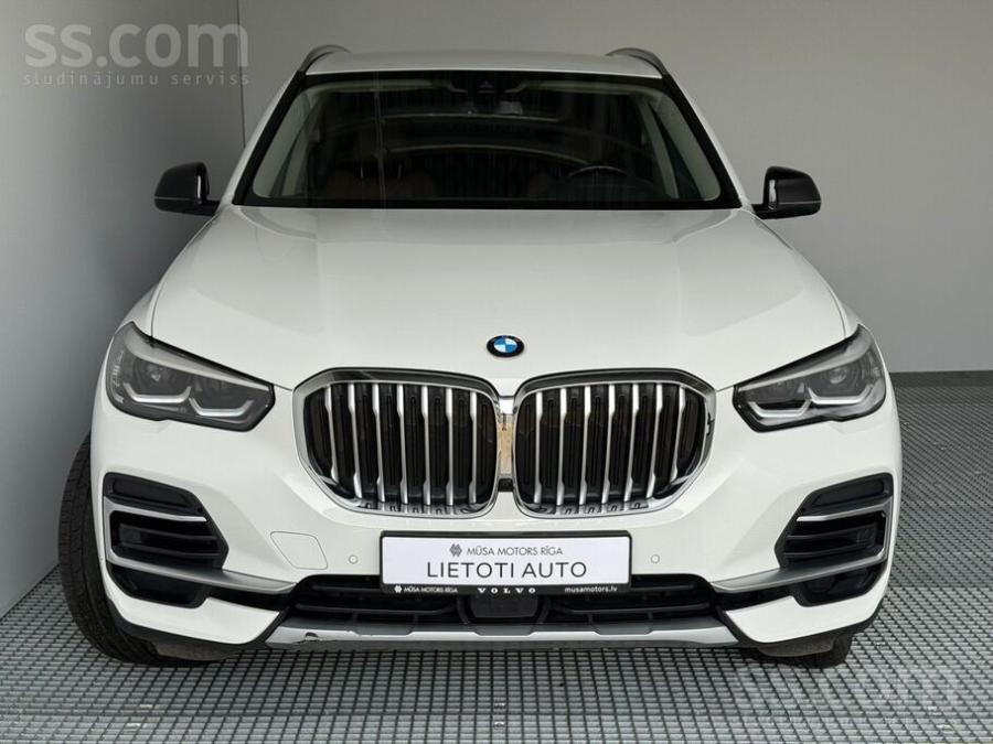 Balts BMW X5 2023 Rīga, ar dzinēja tilpumu 3.00 L un nobraukumu 138 tūkst. km par 43490 €, foto 2 vietnē AUTOMOTO.COM.LV