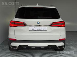 Balts BMW X5 2023 Rīga, ar dzinēja tilpumu 3.00 L un nobraukumu 138 tūkst. km par 43490 €, foto 4 vietnē AUTOMOTO.COM.LV