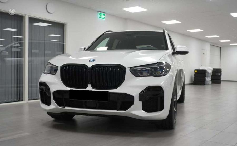 Balts BMW X5 2023 Viļņa, ar dzinēja tilpumu 3.00 L un nobraukumu 112 tūkst. km par 65500 €, foto 2 vietnē AUTOMOTO.COM.LV