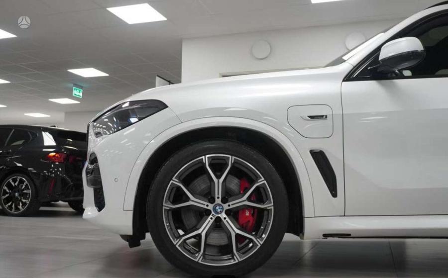 Balts BMW X5 2023 Viļņa, ar dzinēja tilpumu 3.00 L un nobraukumu 112 tūkst. km par 65500 €, foto 3 vietnē AUTOMOTO.COM.LV