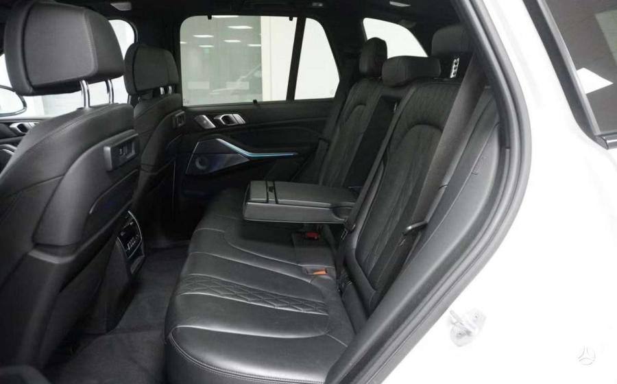 Balts BMW X5 2023 Viļņa, ar dzinēja tilpumu 3.00 L un nobraukumu 112 tūkst. km par 65500 €, foto 9 vietnē AUTOMOTO.COM.LV