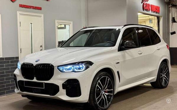 Balts BMW X5 2023 Viļņa, ar dzinēja tilpumu 3.00 L un nobraukumu 45 tūkst. km par 78200 €, foto 1 vietnē AUTOMOTO.COM.LV