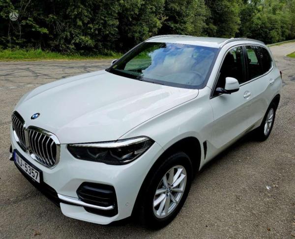 White BMW X5 2023 in Riga, with an engine capacity of 2.99 L and mileage of 50 thousand km for 52000 €, photo 1 on AUTOMOTO.COM.LV