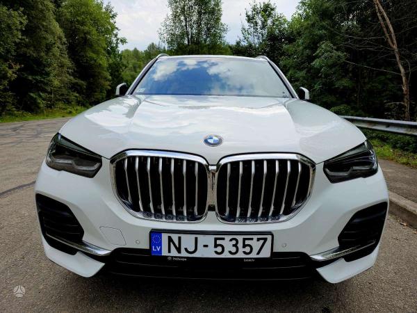 White BMW X5 2023 in Riga, with an engine capacity of 2.99 L and mileage of 50 thousand km for 52000 €, photo 2 on AUTOMOTO.COM.LV