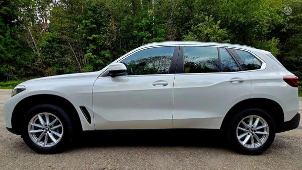 White BMW X5 2023 in Riga, with an engine capacity of 2.99 L and mileage of 50 thousand km for 52000 €, photo 5 on AUTOMOTO.COM.LV