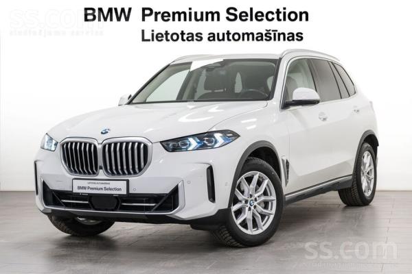 White BMW X5 2023 in Riga, with an engine capacity of 3.00 L and mileage of 77 thousand km for 59900 €, photo 1 on AUTOMOTO.COM.LV