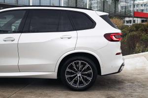 White BMW X5 2023 in Kaunas, with an engine capacity of 2.99 L and mileage of 42 thousand km for 62000 €, photo 6 on AUTOMOTO.COM.LV