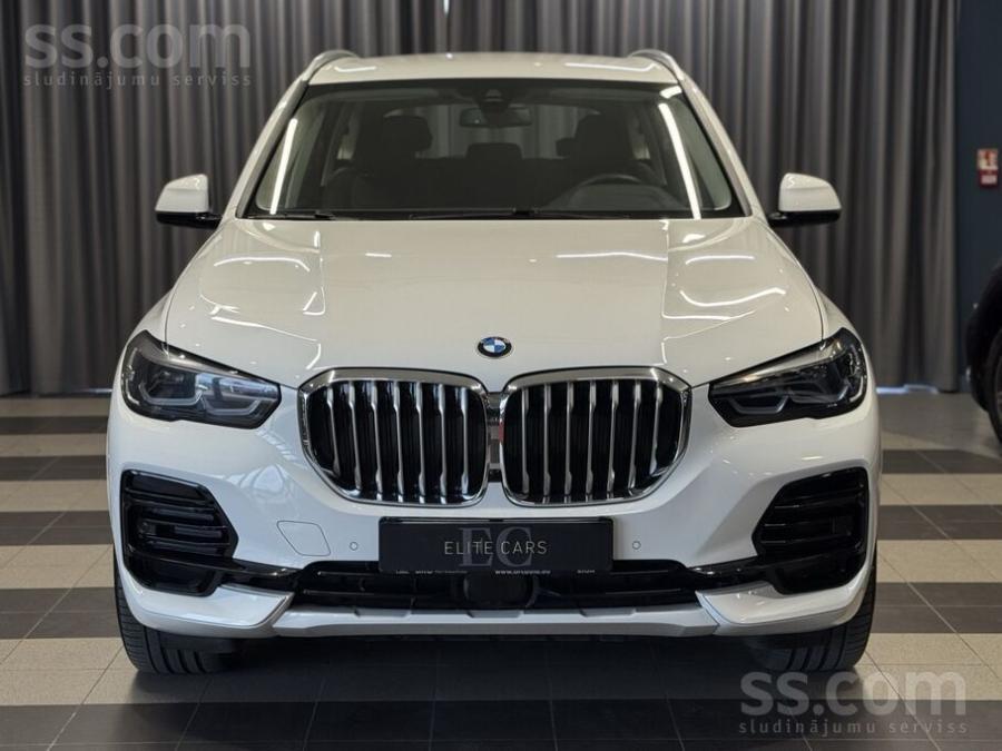 Balts BMW X5 2023 Rīga, ar dzinēja tilpumu 3.00 L un nobraukumu 43 tūkst. km par 45500 €, foto 3 vietnē AUTOMOTO.COM.LV