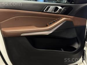 Balts BMW X5 2023 Rīga, ar dzinēja tilpumu 3.00 L un nobraukumu 43 tūkst. km par 45500 €, foto 12 vietnē AUTOMOTO.COM.LV