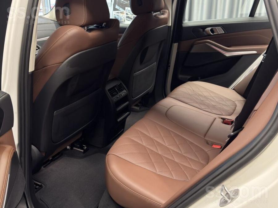 Balts BMW X5 2023 Rīga, ar dzinēja tilpumu 3.00 L un nobraukumu 43 tūkst. km par 45500 €, foto 26 vietnē AUTOMOTO.COM.LV