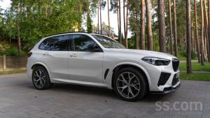 White BMW X5 2023 in Riga, with an engine capacity of 3.00 L and mileage of 62 thousand km for 43000 €, photo 4 on AUTOMOTO.COM.LV