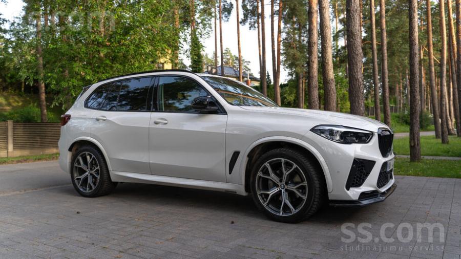 White BMW X5 2023 in Riga, with an engine capacity of 3.00 L and mileage of 62 thousand km for 43000 €, photo 4 on AUTOMOTO.COM.LV