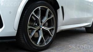 White BMW X5 2023 in Riga, with an engine capacity of 3.00 L and mileage of 62 thousand km for 43000 €, photo 9 on AUTOMOTO.COM.LV