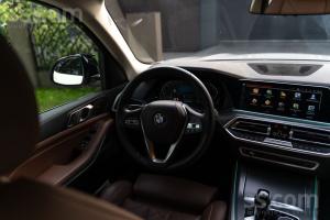 White BMW X5 2023 in Riga, with an engine capacity of 3.00 L and mileage of 62 thousand km for 43000 €, photo 10 on AUTOMOTO.COM.LV