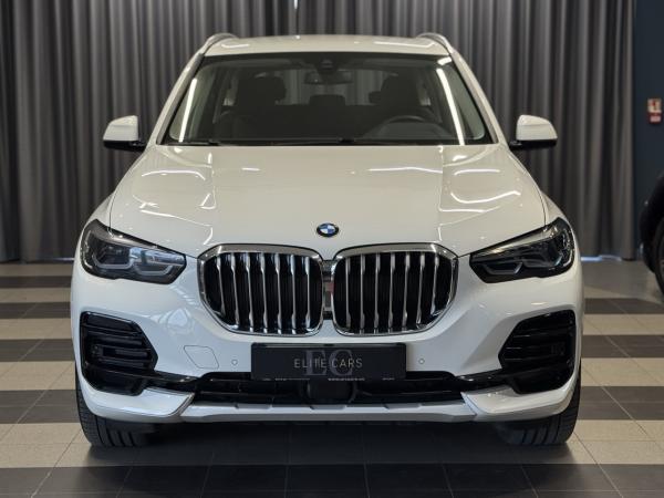 Balts BMW X5 2023 Rīga, ar dzinēja tilpumu 3.00 L un nobraukumu 43 tūkst. km par 45500 €, foto 1 vietnē AUTOMOTO.COM.LV