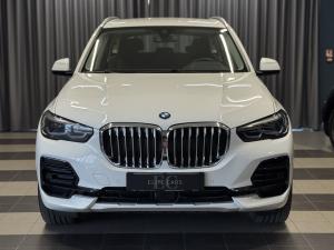 Balts BMW X5 2023 Rīga, ar dzinēja tilpumu 3.00 L un nobraukumu 43 tūkst. km par 45500 €, foto  vietnē AUTOMOTO.COM.LV