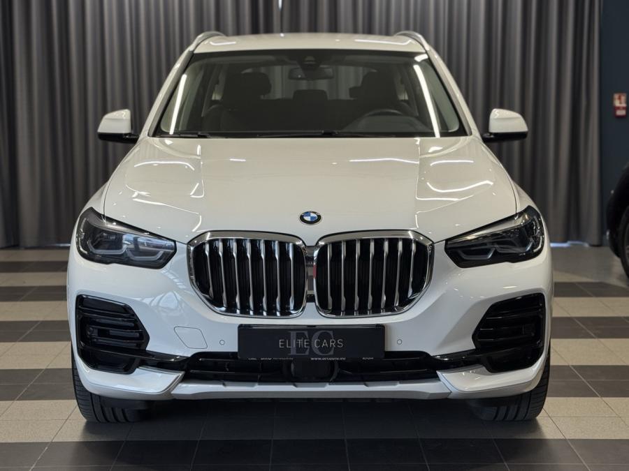 Balts BMW X5 2023 Rīga, ar dzinēja tilpumu 3.00 L un nobraukumu 43 tūkst. km par 45500 €, foto 1 vietnē AUTOMOTO.COM.LV