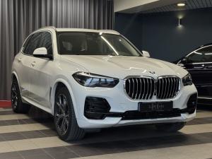 Balts BMW X5 2023 Rīga, ar dzinēja tilpumu 3.00 L un nobraukumu 43 tūkst. km par 45500 €, foto 3 vietnē AUTOMOTO.COM.LV
