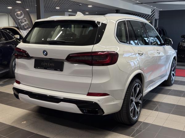 Balts BMW X5 2023 Rīga, ar dzinēja tilpumu 3.00 L un nobraukumu 43 tūkst. km par 45500 €, foto 3 vietnē AUTOMOTO.COM.LV