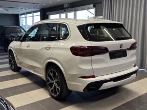 Balts BMW X5 2023 Rīga, ar dzinēja tilpumu 3.00 L un nobraukumu 43 tūkst. km par 45500 €, foto 6 vietnē AUTOMOTO.COM.LV