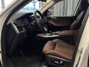 Balts BMW X5 2023 Rīga, ar dzinēja tilpumu 3.00 L un nobraukumu 43 tūkst. km par 45500 €, foto 9 vietnē AUTOMOTO.COM.LV