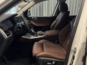 Balts BMW X5 2023 Rīga, ar dzinēja tilpumu 3.00 L un nobraukumu 43 tūkst. km par 45500 €, foto 10 vietnē AUTOMOTO.COM.LV
