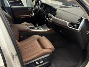 Balts BMW X5 2023 Rīga, ar dzinēja tilpumu 3.00 L un nobraukumu 43 tūkst. km par 45500 €, foto 12 vietnē AUTOMOTO.COM.LV