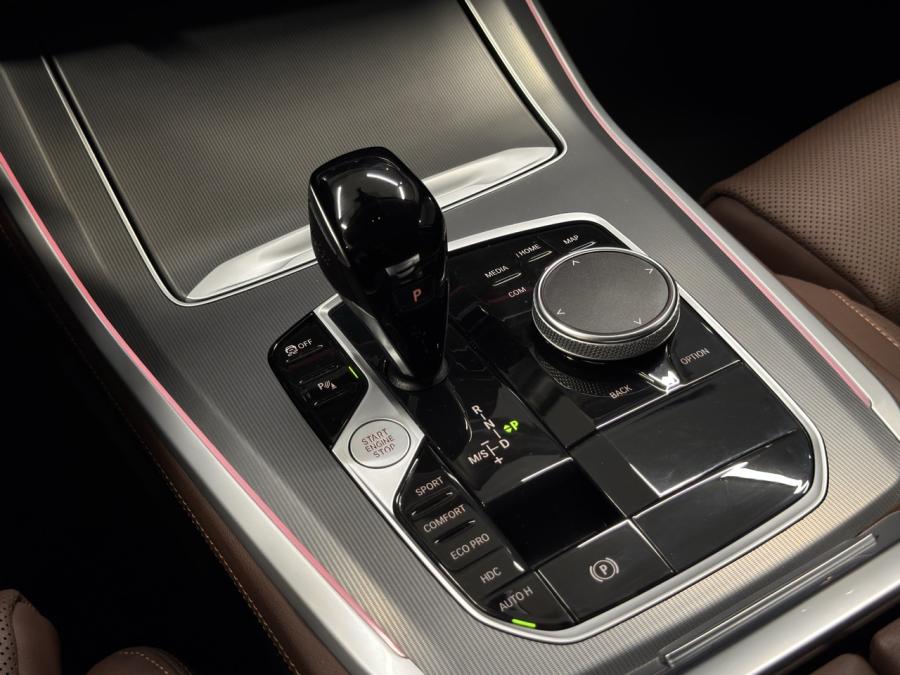 Balts BMW X5 2023 Rīga, ar dzinēja tilpumu 3.00 L un nobraukumu 43 tūkst. km par 45500 €, foto 24 vietnē AUTOMOTO.COM.LV