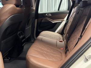 Balts BMW X5 2023 Rīga, ar dzinēja tilpumu 3.00 L un nobraukumu 43 tūkst. km par 45500 €, foto 26 vietnē AUTOMOTO.COM.LV