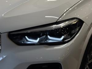 Balts BMW X5 2023 Rīga, ar dzinēja tilpumu 3.00 L un nobraukumu 43 tūkst. km par 45500 €, foto 29 vietnē AUTOMOTO.COM.LV