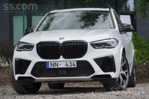 Balts BMW X5 2023 Rīga, ar dzinēja tilpumu 3.00 L un nobraukumu 62 tūkst. km par 43990 €, foto  vietnē AUTOMOTO.COM.LV