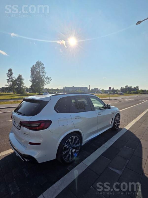 White BMW X5 2023 in Bauska, with an engine capacity of 3.00 L and mileage of 74 thousand km for 58400 €, photo 2 on AUTOMOTO.COM.LV