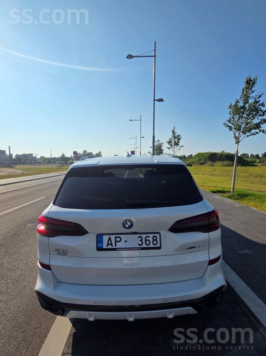 White BMW X5 2023 in Bauska, with an engine capacity of 3.00 L and mileage of 74 thousand km for 58400 €, photo 4 on AUTOMOTO.COM.LV