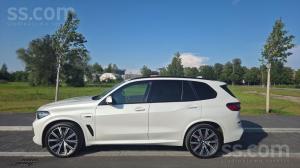 White BMW X5 2023 in Bauska, with an engine capacity of 3.00 L and mileage of 74 thousand km for 58400 €, photo 5 on AUTOMOTO.COM.LV