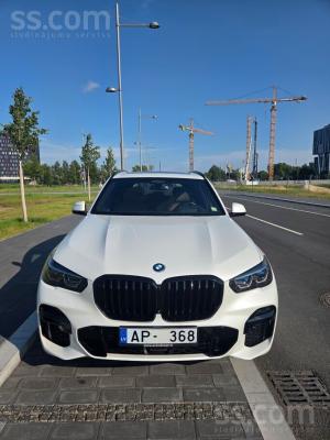 White BMW X5 2023 in Bauska, with an engine capacity of 3.00 L and mileage of 74 thousand km for 58400 €, photo 7 on AUTOMOTO.COM.LV