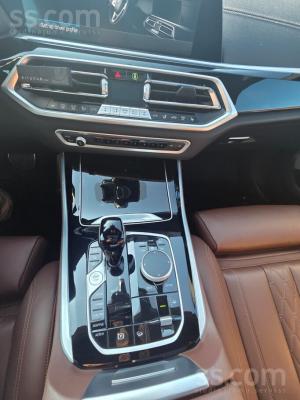 White BMW X5 2023 in Bauska, with an engine capacity of 3.00 L and mileage of 74 thousand km for 58400 €, photo 10 on AUTOMOTO.COM.LV