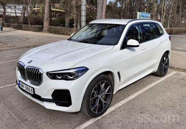 White BMW X5 2023 in Jurmala, with an engine capacity of 3.00 L and mileage of 42 thousand km for 43500 €, photo 1 on AUTOMOTO.COM.LV
