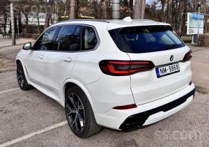 White BMW X5 2023 in Jurmala, with an engine capacity of 3.00 L and mileage of 42 thousand km for 43500 €, photo 4 on AUTOMOTO.COM.LV