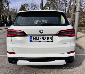 White BMW X5 2023 in Jurmala, with an engine capacity of 3.00 L and mileage of 42 thousand km for 43500 €, photo 5 on AUTOMOTO.COM.LV