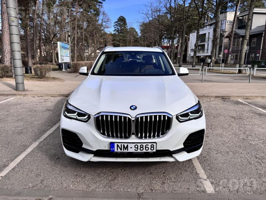 White BMW X5 2023 in Jurmala, with an engine capacity of 3.00 L and mileage of 42 thousand km for 43500 €, photo 8 on AUTOMOTO.COM.LV